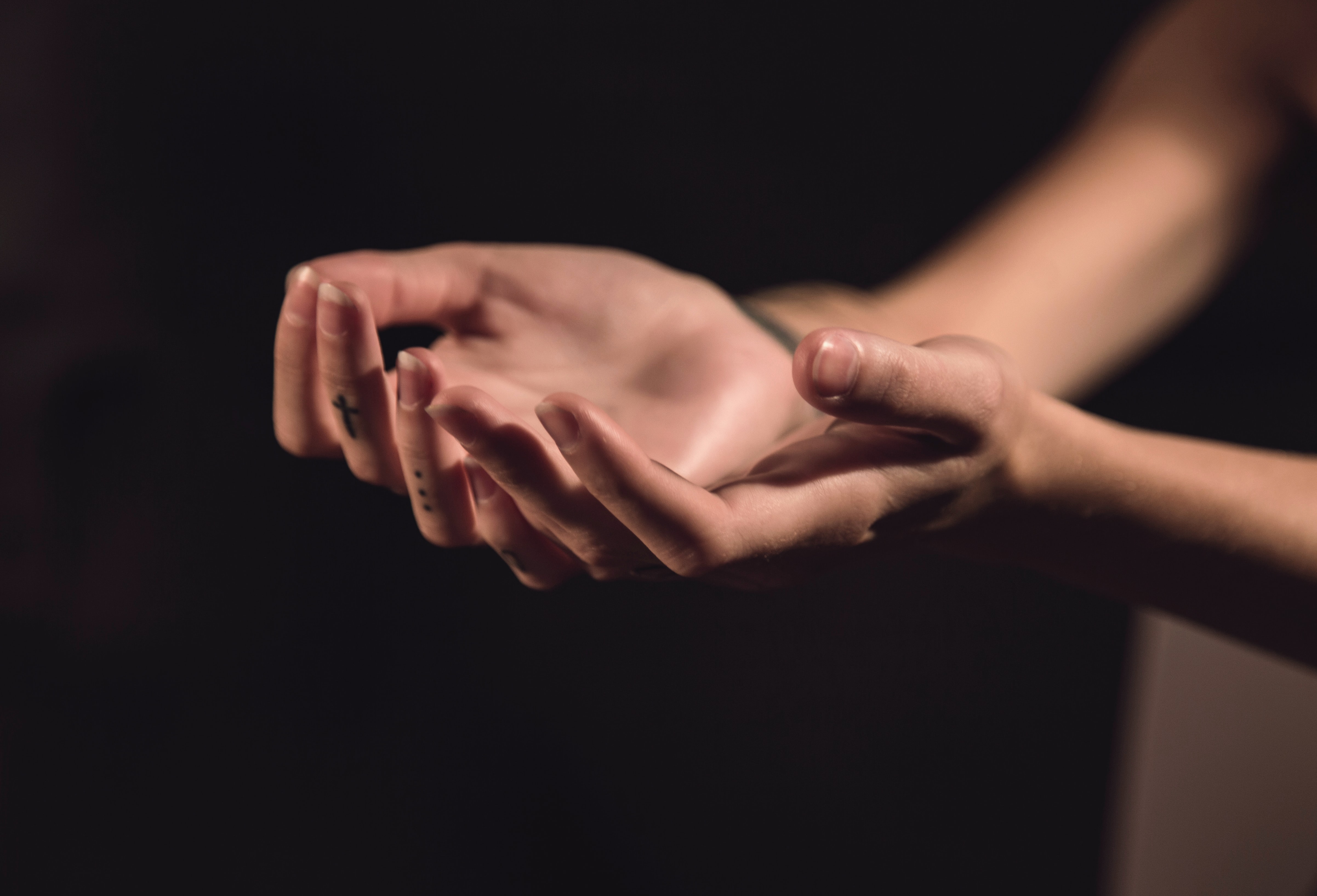 Empty Hands – Girl Meets Cancer